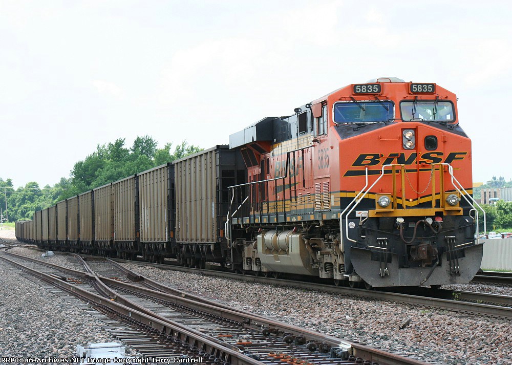 BNSF 5835